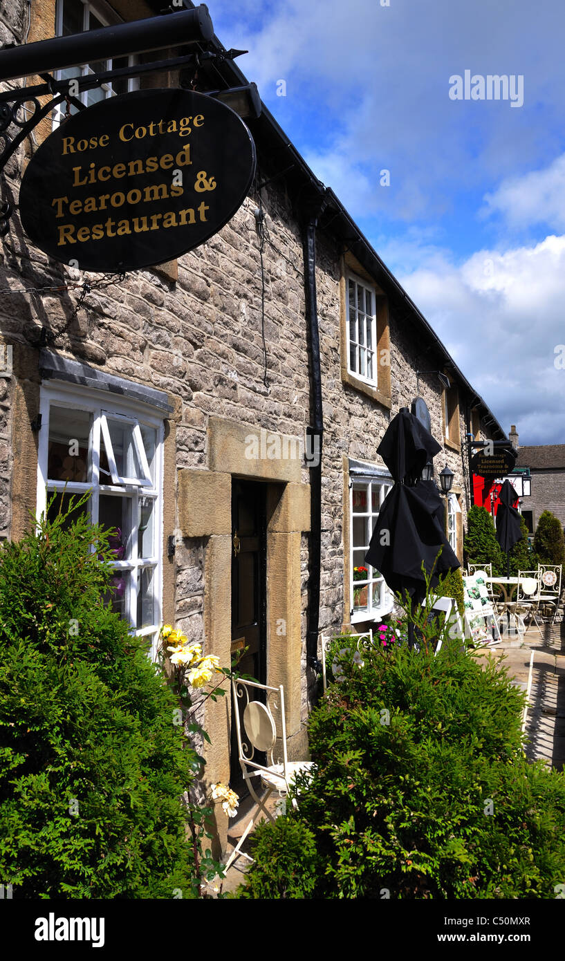 Castleton derbyshire village hi-res stock photography and images - Alamy