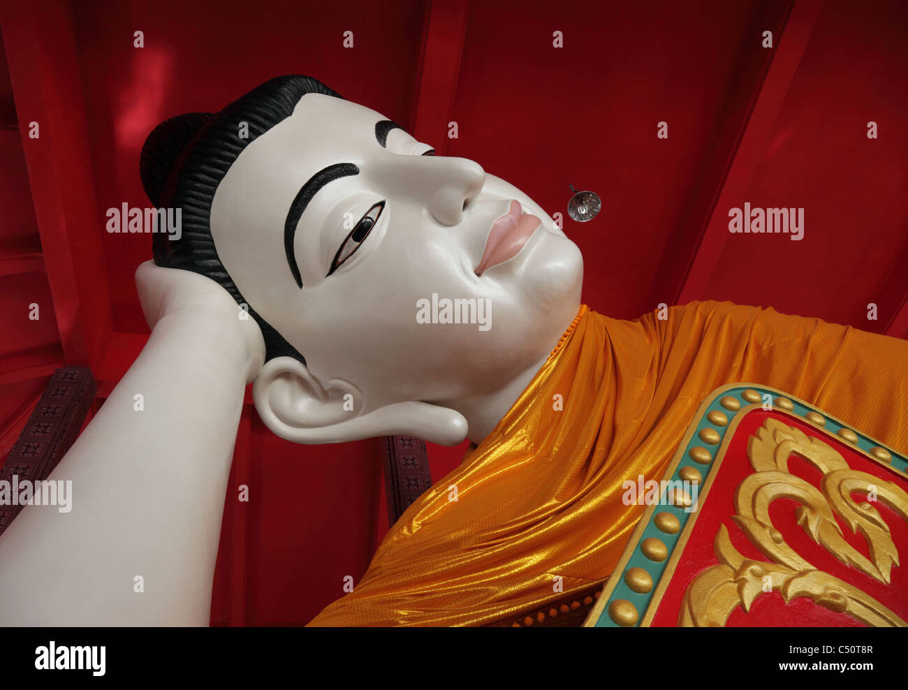 Reclining Buddha at Wat Rat Bamrung, Bang Pu, Thailand Stock Photo - Alamy