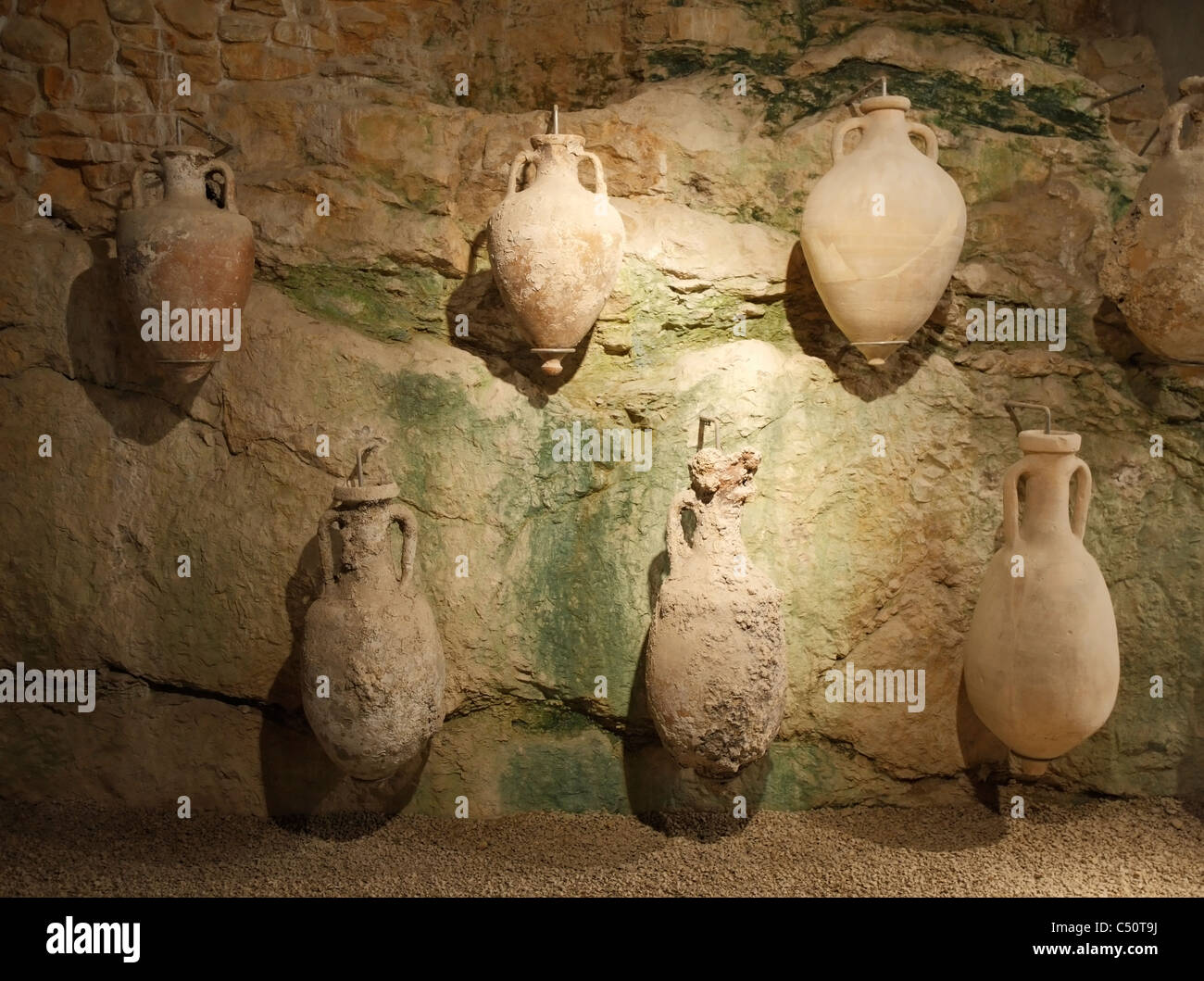 Amphora pottery hi-res stock photography and images - Alamy