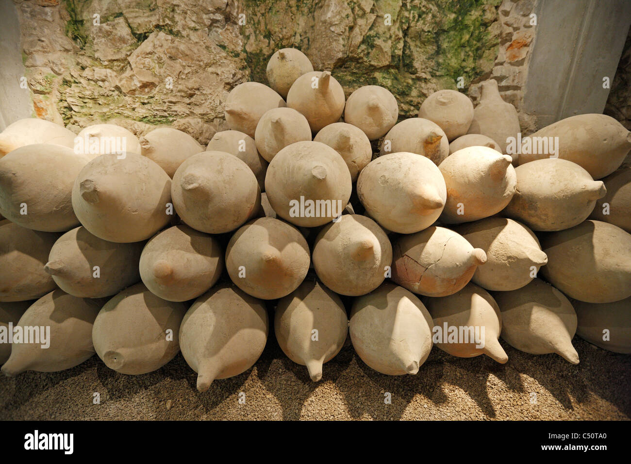 Roman amphora hi-res stock photography and images - Alamy