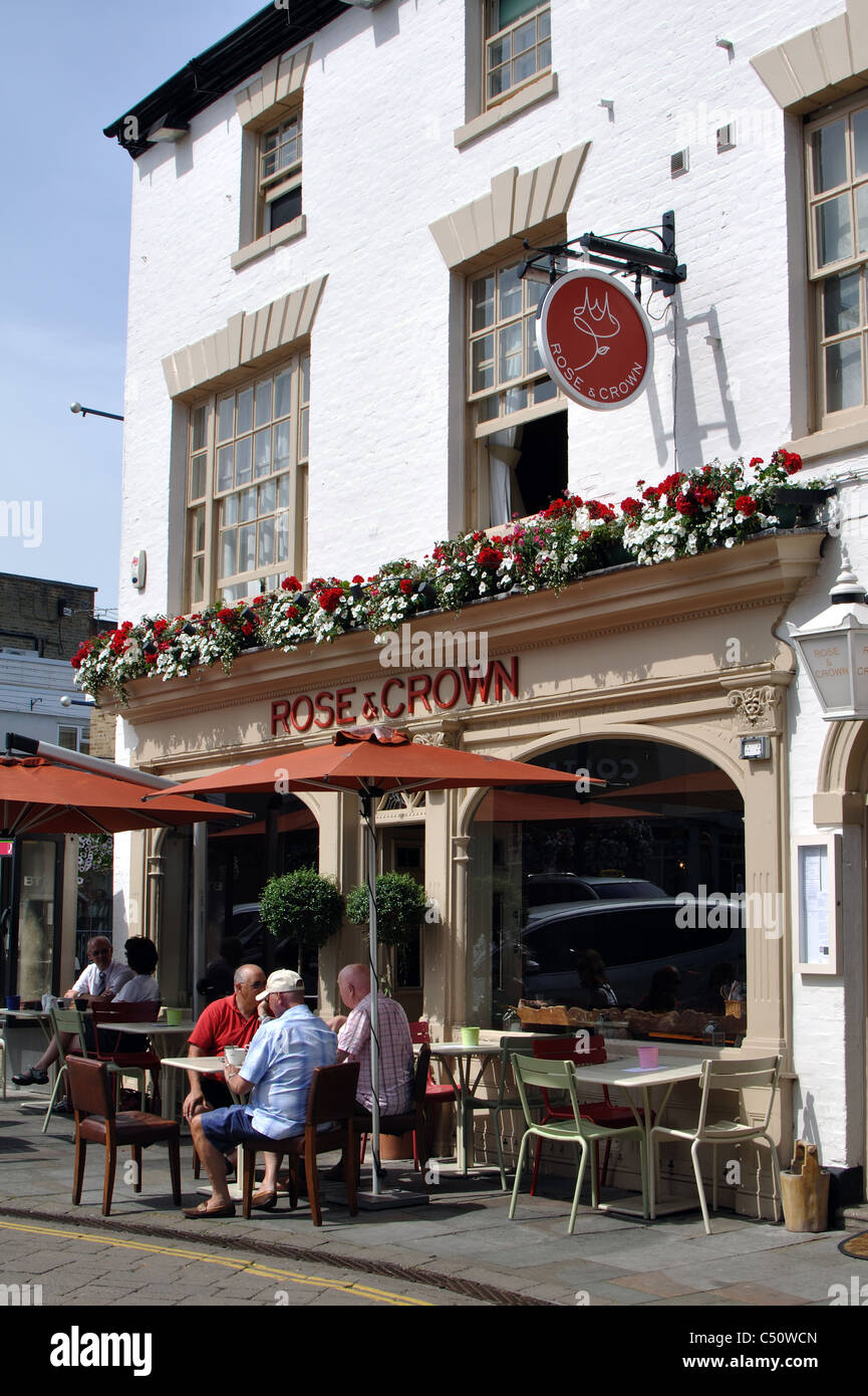 The Rose and Crown pub, Warwick, Warwickshire, England, UK Stock Photo ...