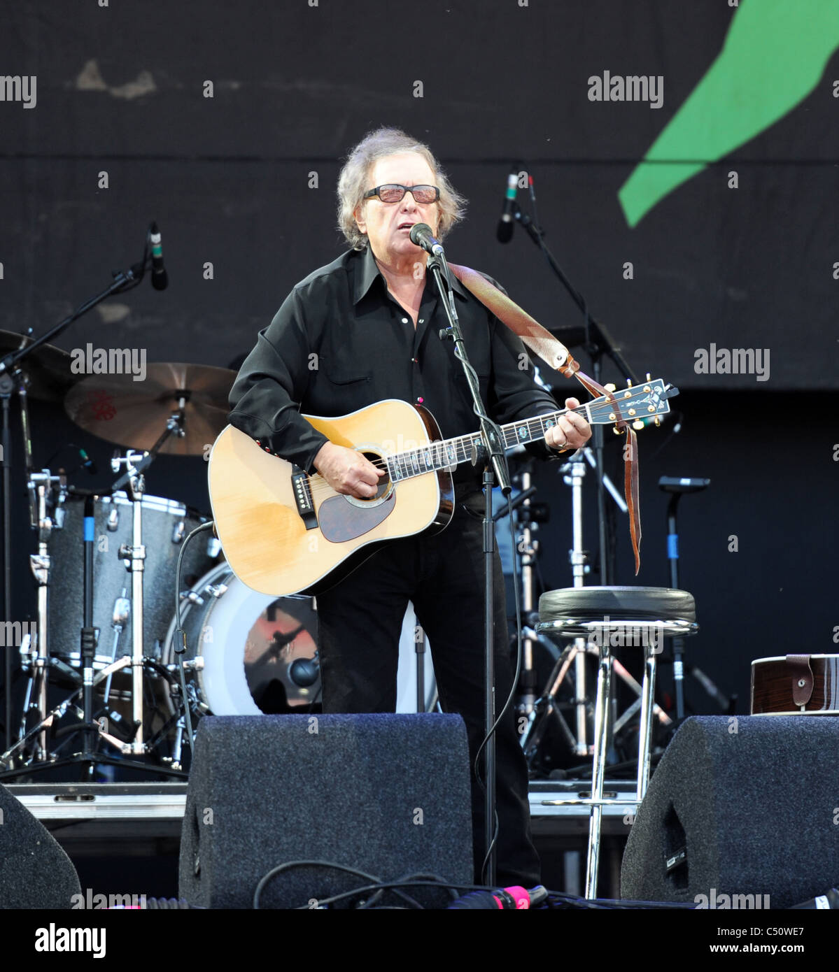 Don Maclean plays at glastonbury Stock Photo - Alamy