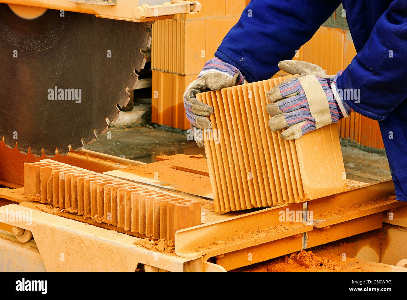 New stone saw hi-res stock photography and images - Alamy