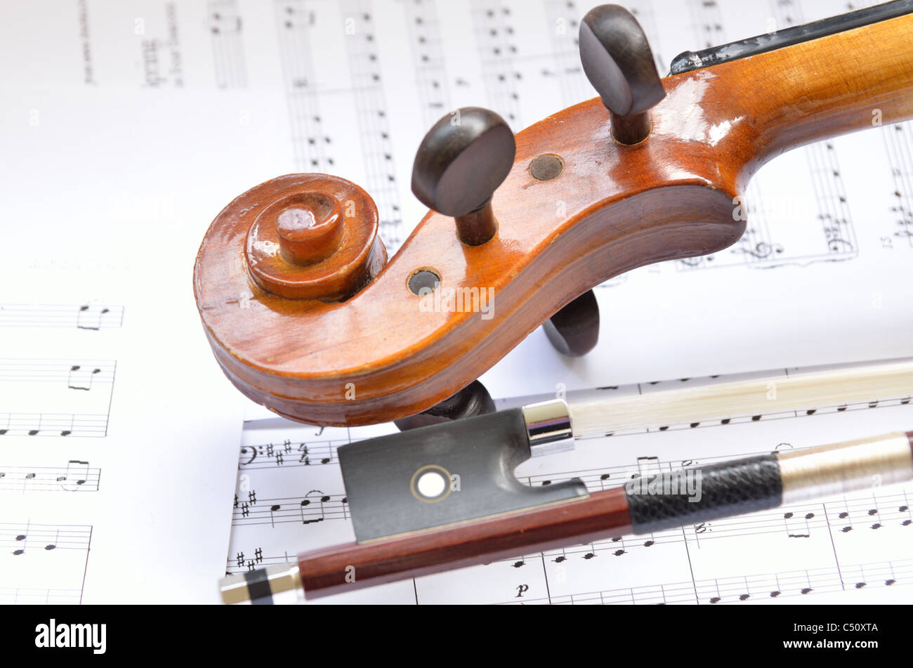 Scroll music hi-res stock photography and images - Alamy