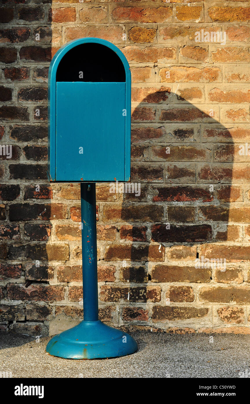 Net full of trash hi-res stock photography and images - Alamy