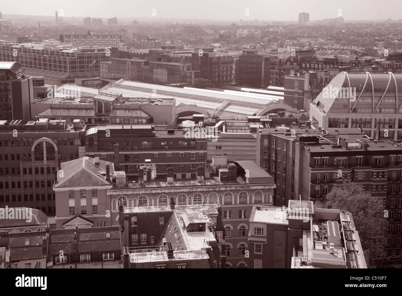 London victoria station hi-res stock photography and images - Alamy