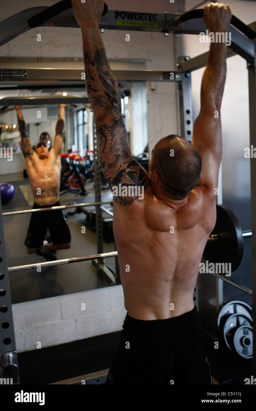 Gym kick back man hi-res stock photography and images - Alamy