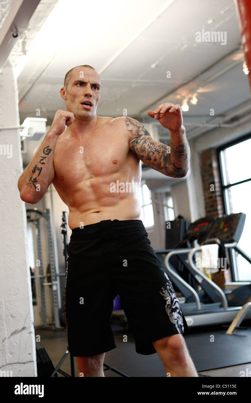 Male boxer kicking punch bag hi-res stock photography and images - Alamy