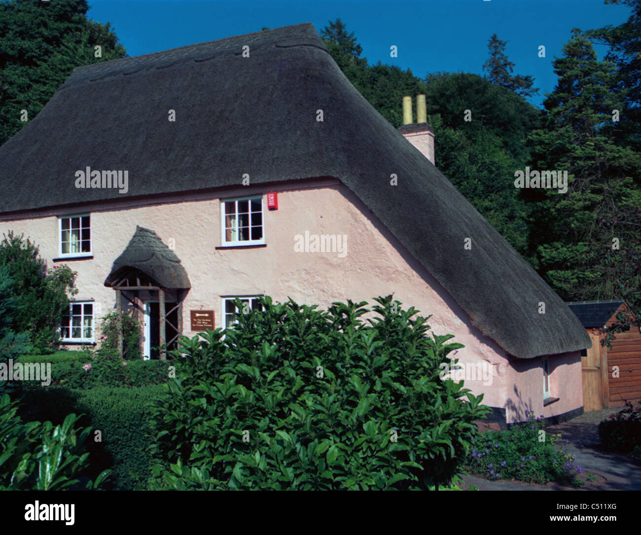 Rose cottage cockington devon england hi-res stock photography and ...