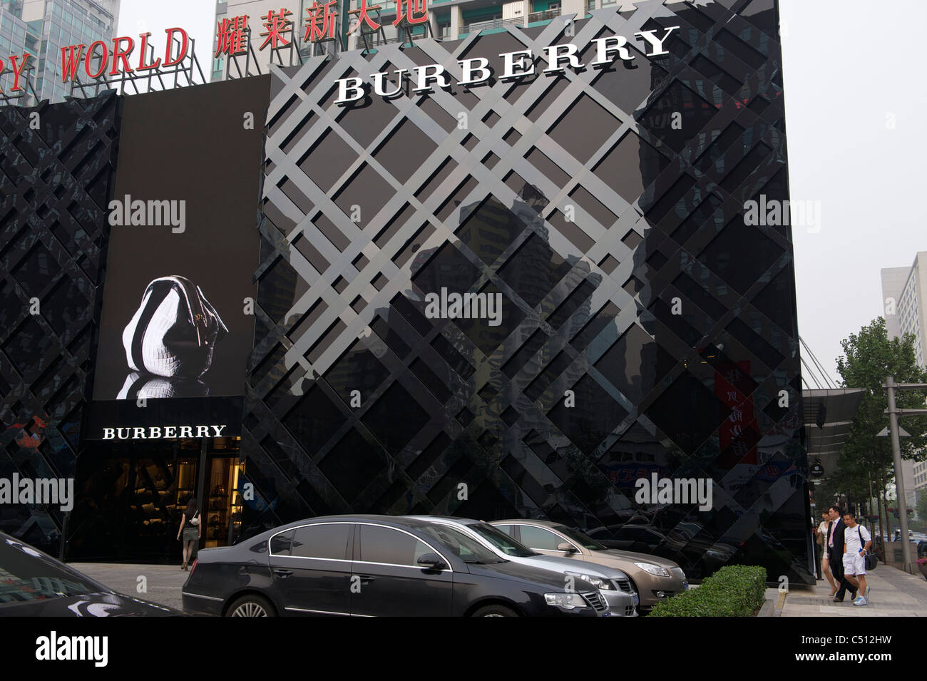 Burberry hi-res stock photography and images - Alamy