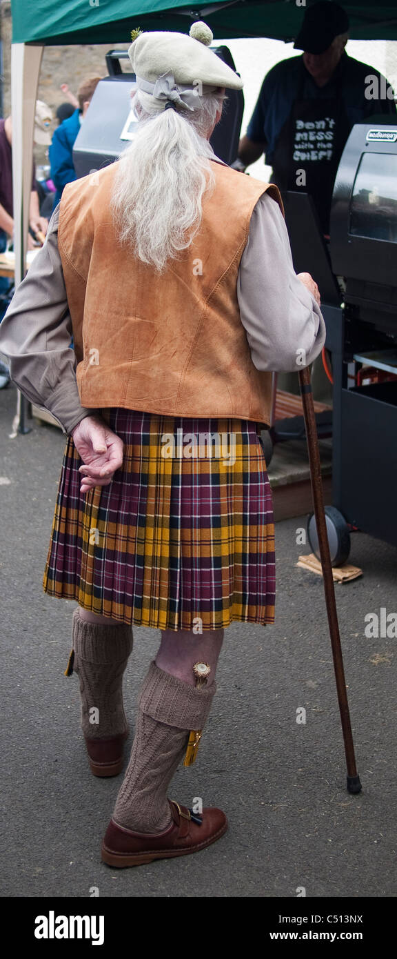Scottish traditional dress kilt man hi-res stock photography and images ...