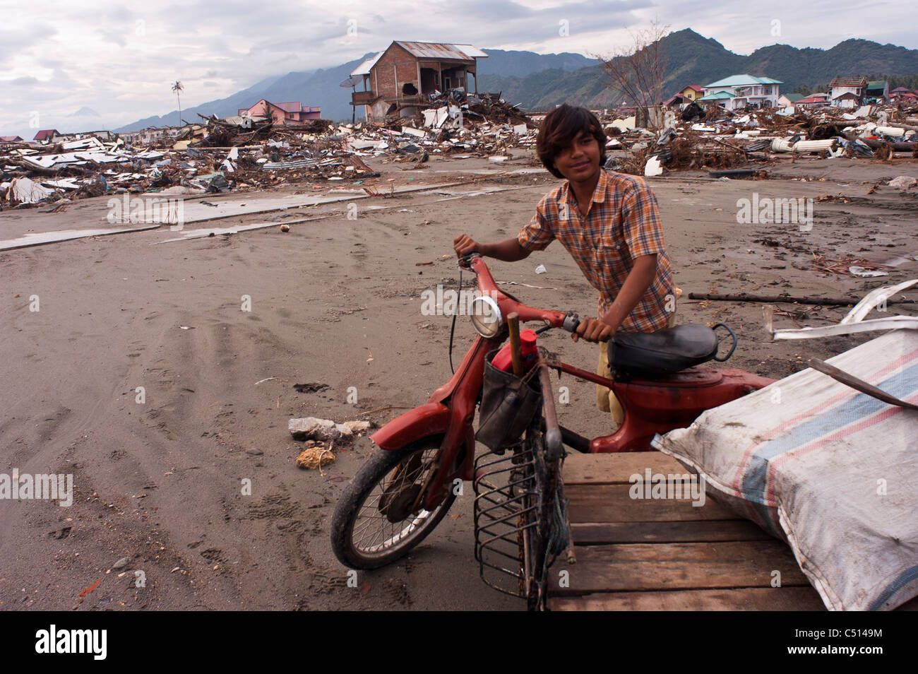 Tsunami devastation boy hi-res stock photography and images - Alamy