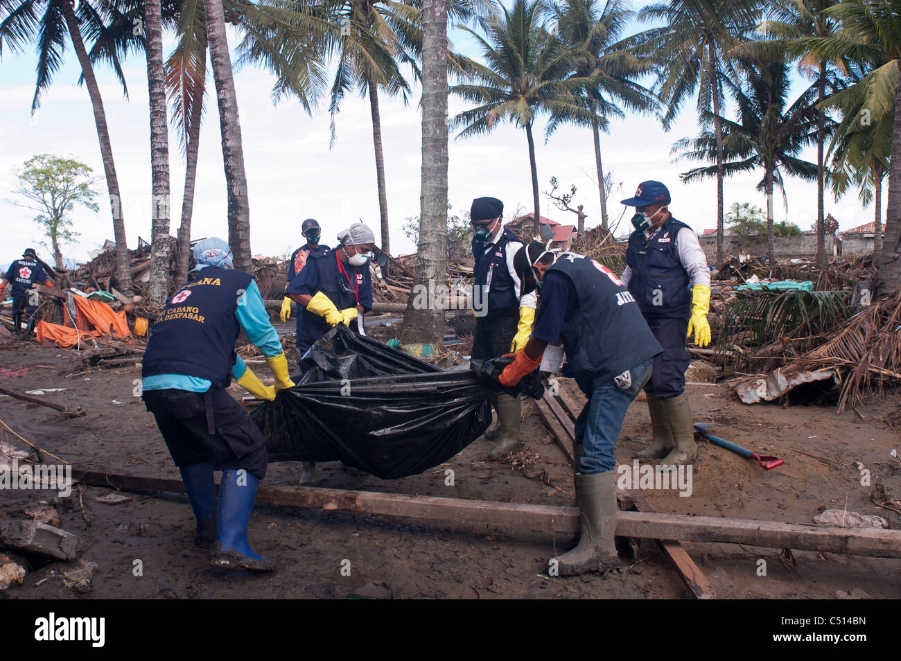 Indian ocean tsunami 2004 aftermath hi-res stock photography and images ...