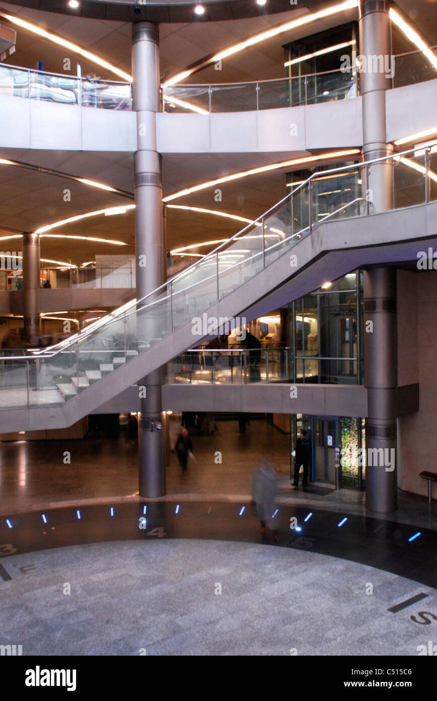 Building architecture lobby columns hi-res stock photography and images ...