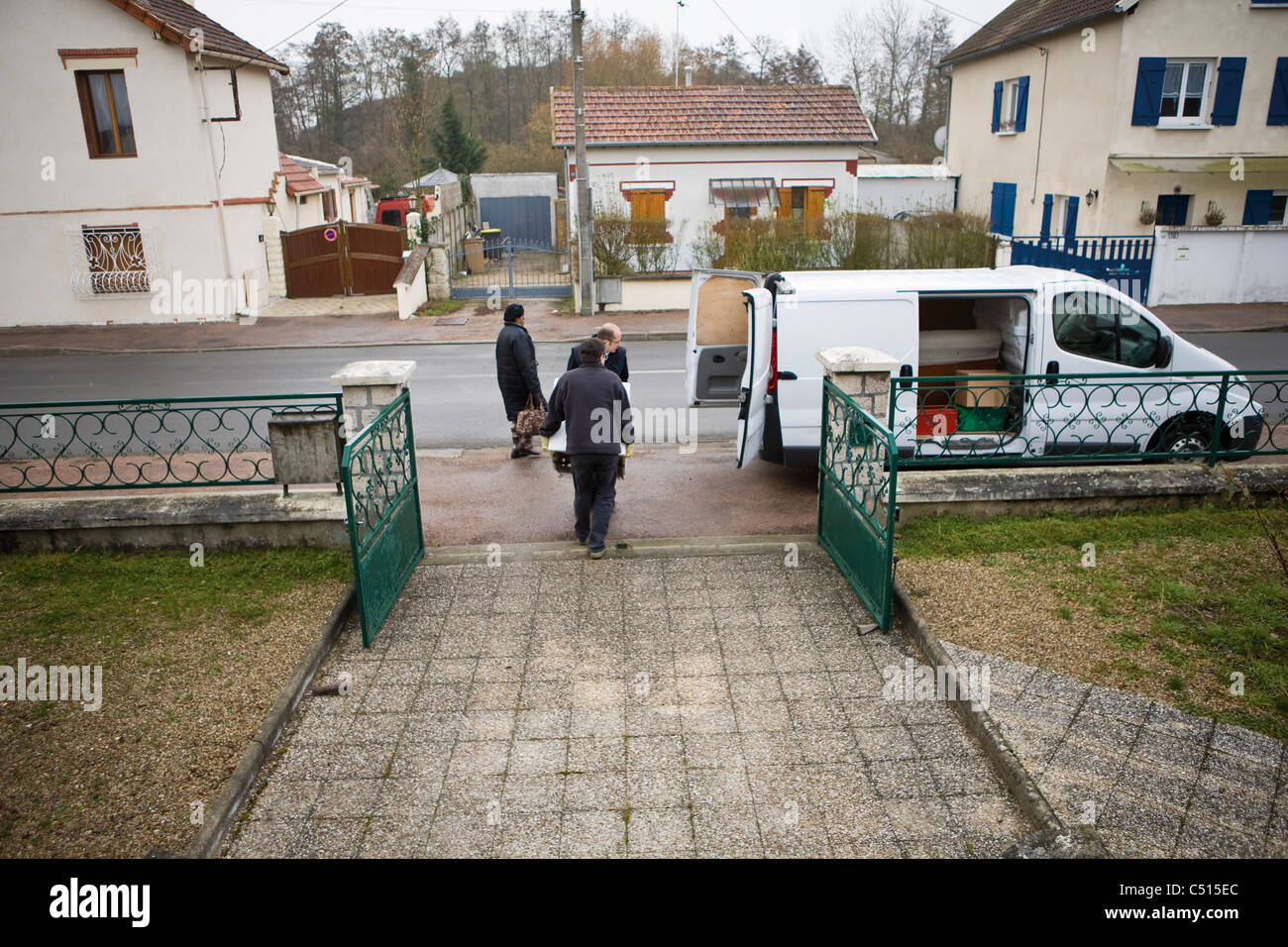 Moving van hi-res stock photography and images - Alamy