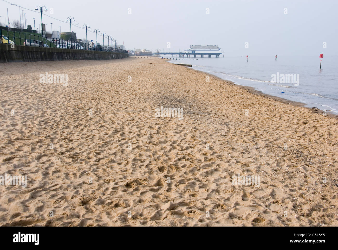 Tide coming in gently hi-res stock photography and images - Alamy