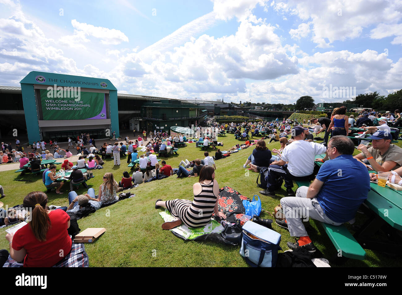 VIEW FROM HENMAN HILL WIMBLEDON CHAMPIONSHIP 2011 WIMBLEDON ...