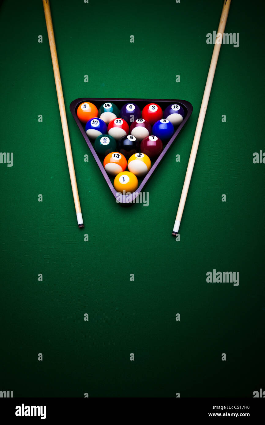 Black ball over snooker table hi-res stock photography and images - Alamy