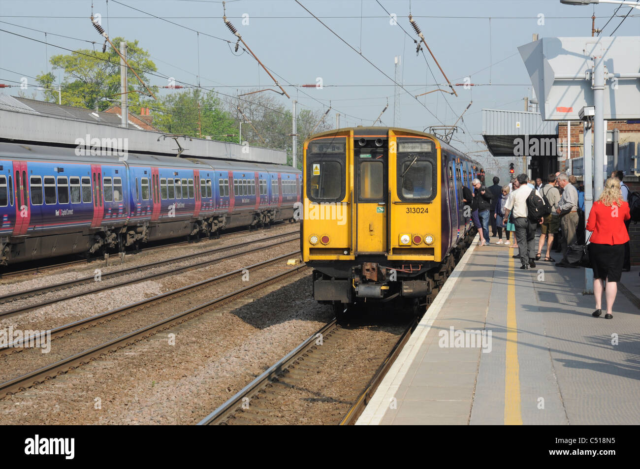 Hitchin station hi-res stock photography and images - Alamy