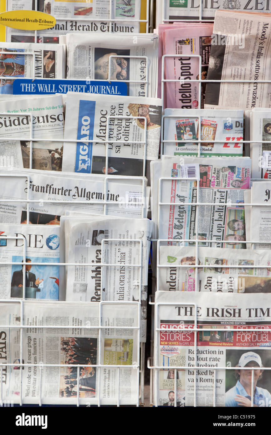 Newspaper stand hi-res stock photography and images - Alamy