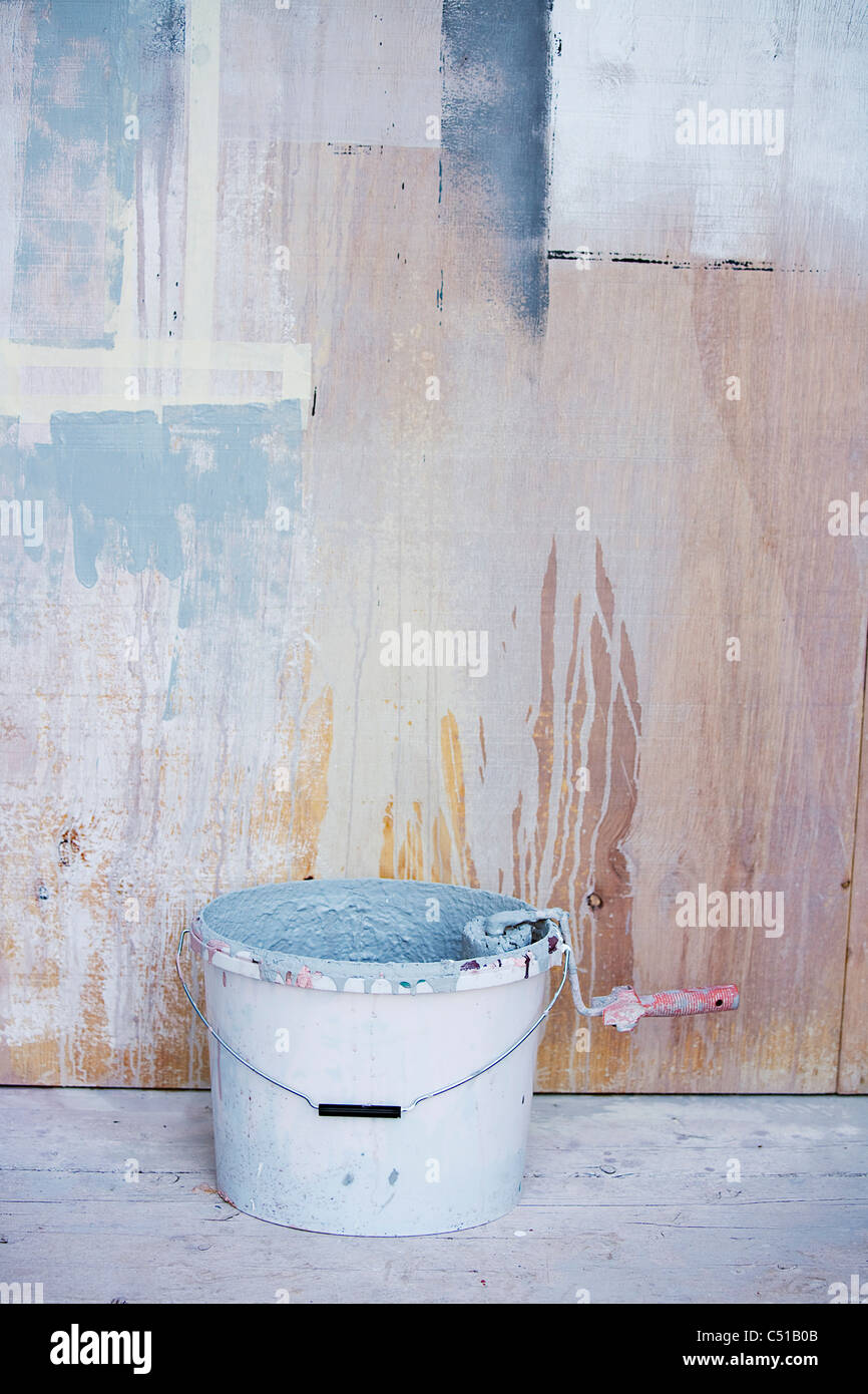 bucket and paint roller in front of wall Stock Photo - Alamy