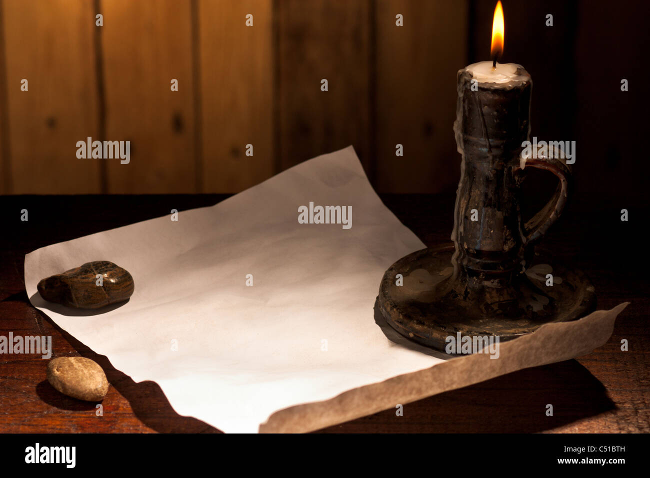 Paper reading paper sheet hi-res stock photography and images - Alamy