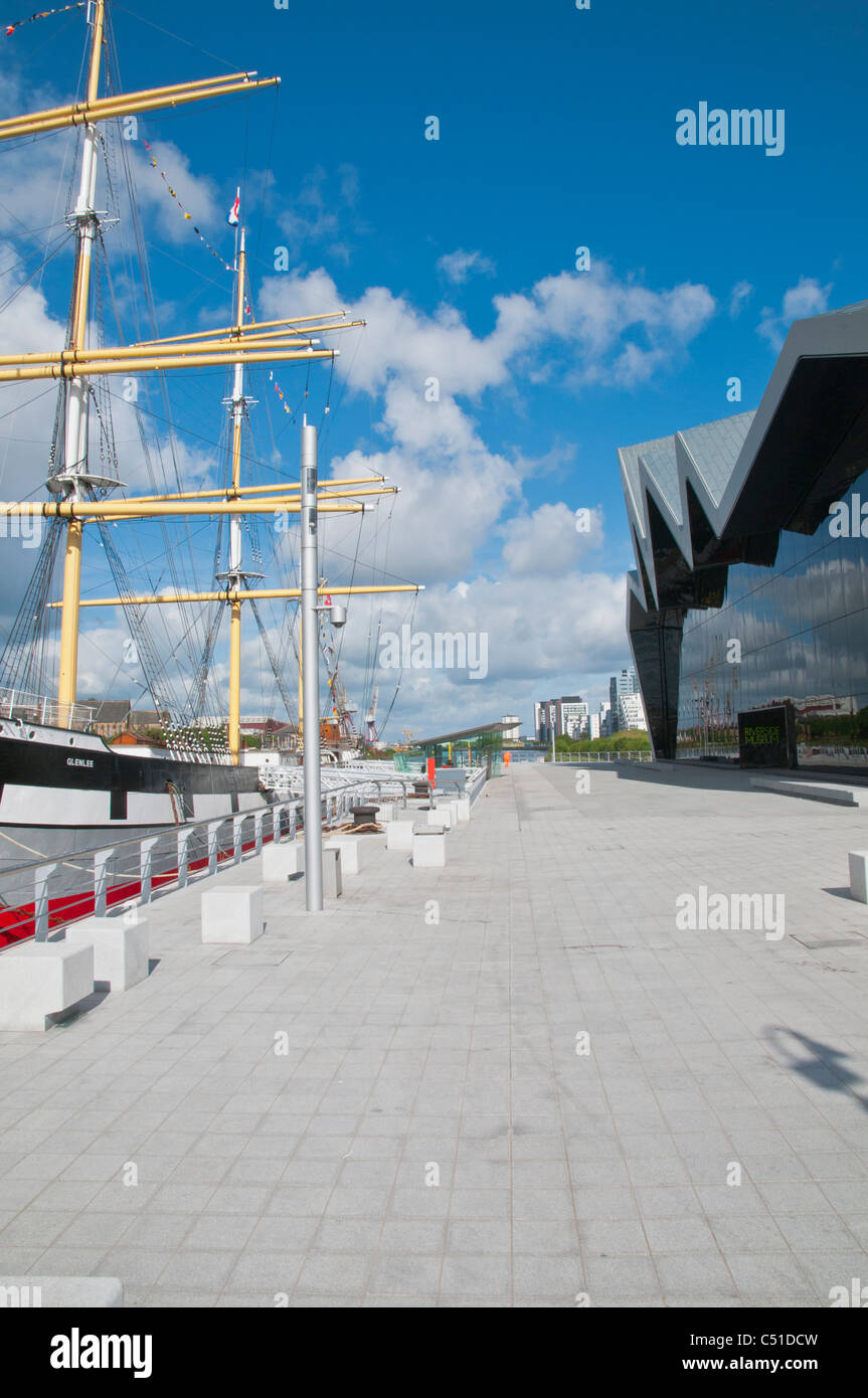 SV Glenlee alongside the Riverside Museum of Tranport and Travel ...