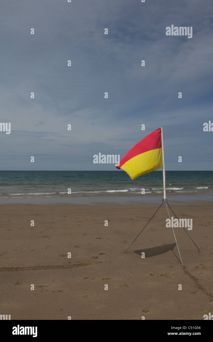 Warning flag on beach hi-res stock photography and images - Alamy