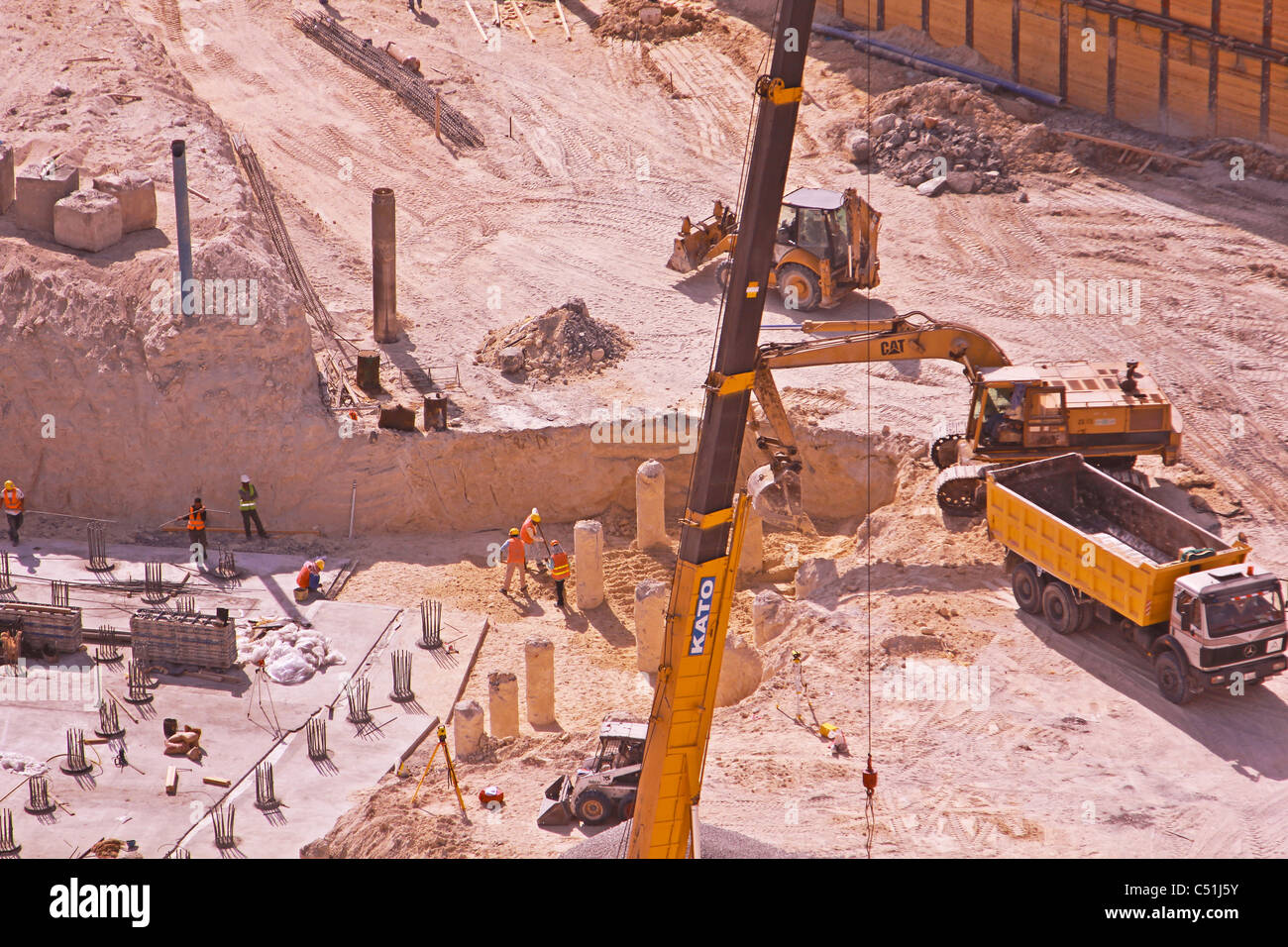 Huge constructions hi-res stock photography and images - Alamy