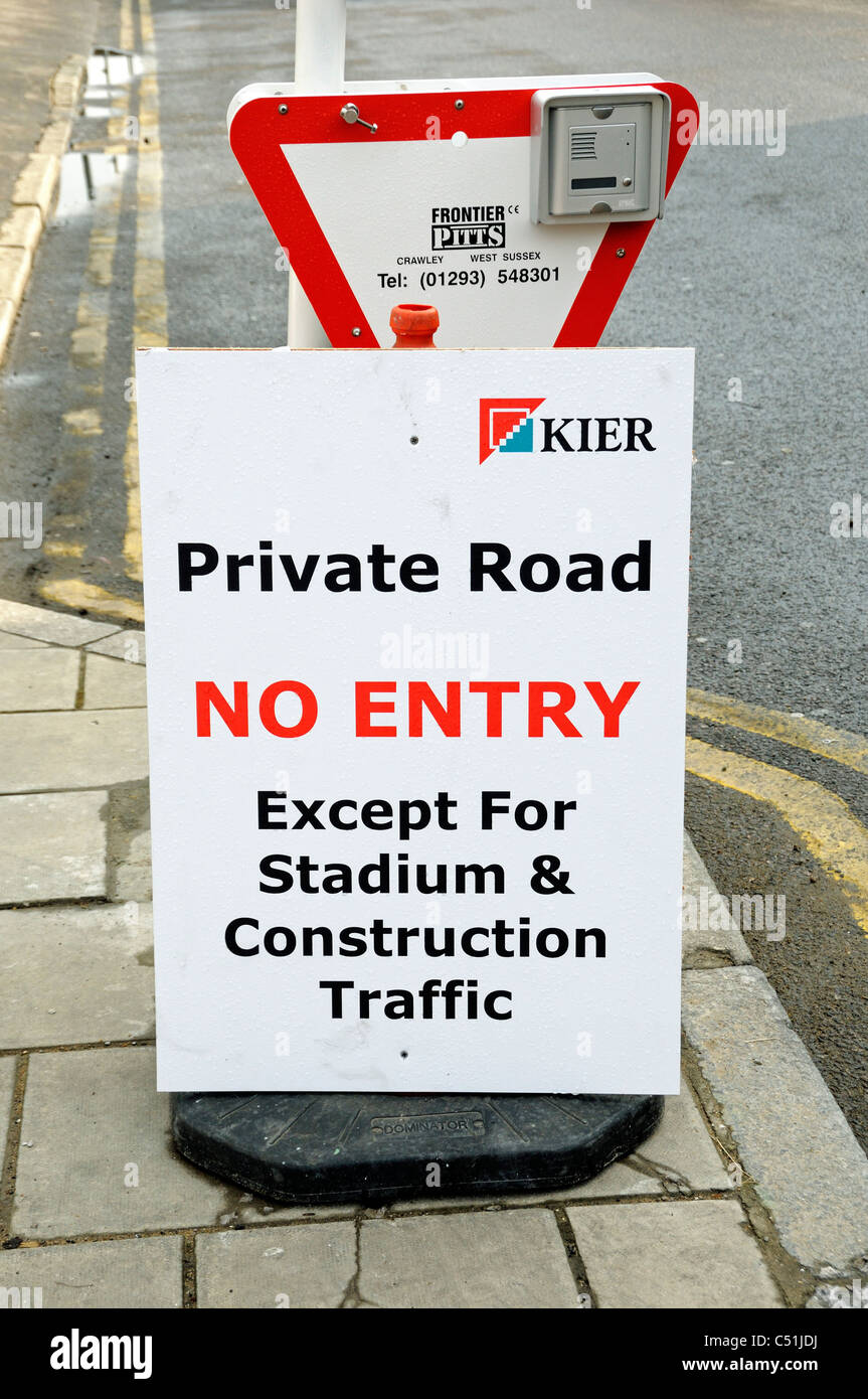 Entry only sign hi-res stock photography and images - Alamy