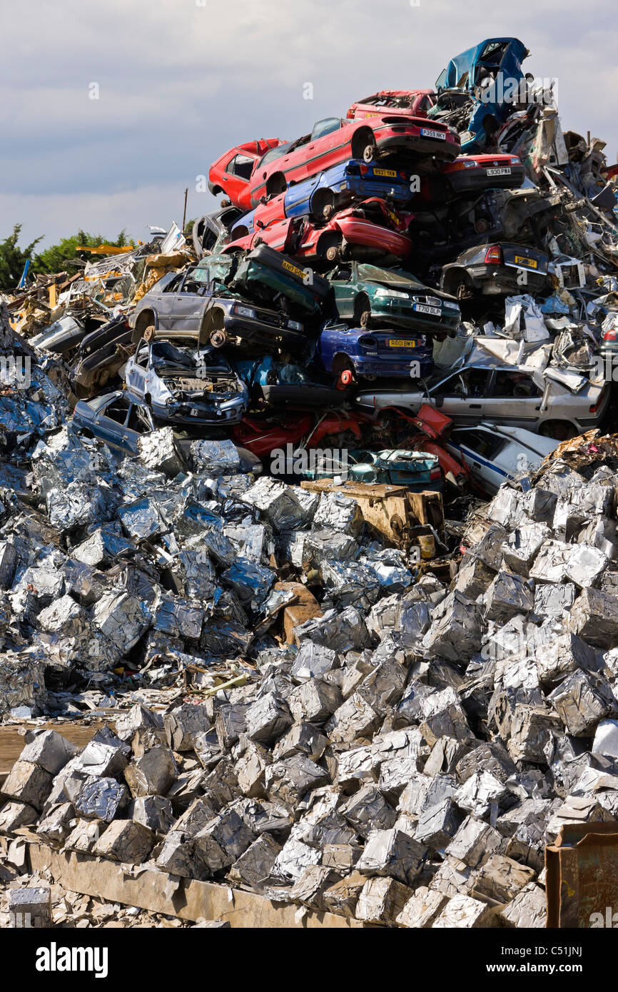 Scrap metal recycling yard lifting hi-res stock photography and images ...