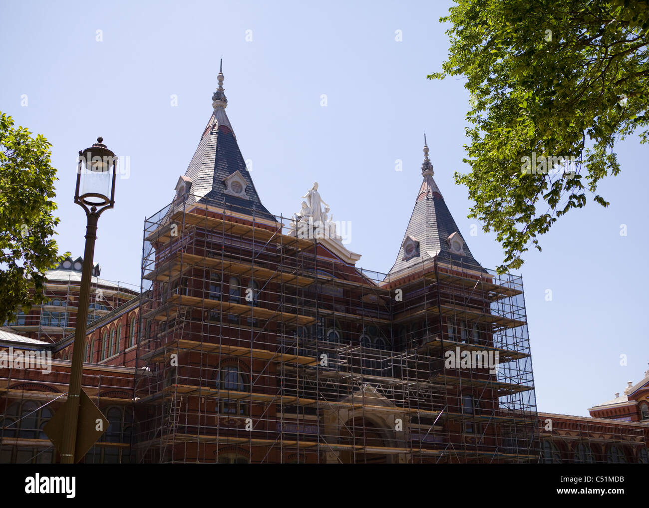 Scaffolding old building hi-res stock photography and images - Alamy