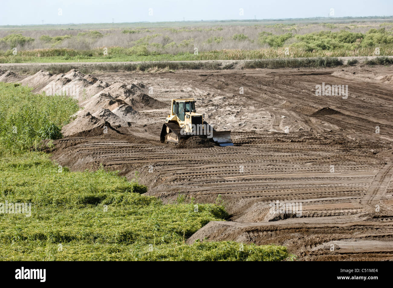 Heavy earth moving machines hi-res stock photography and images - Alamy