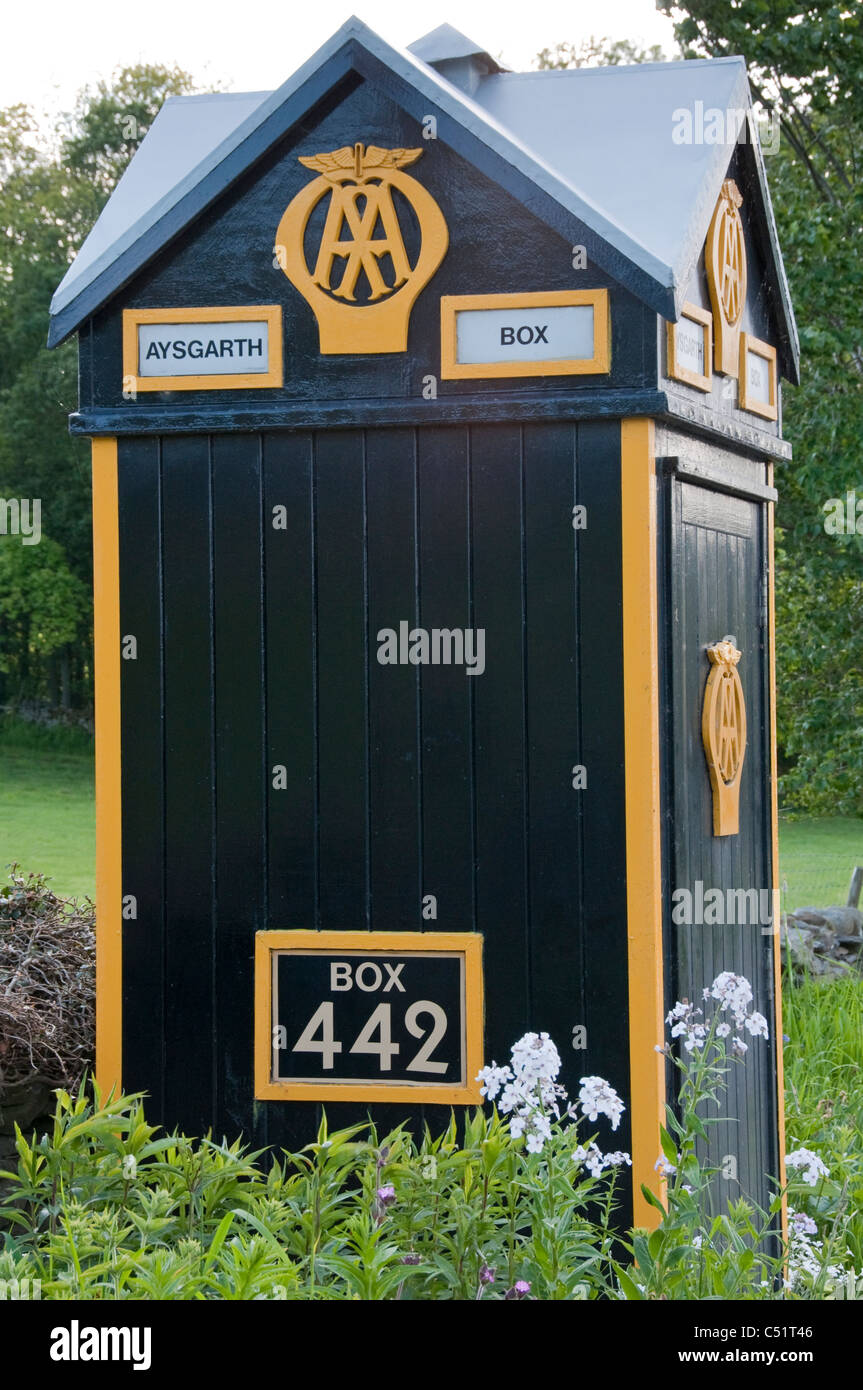 AA (Automobile Association) box 442 & yellow logo symbol close-up (old ...