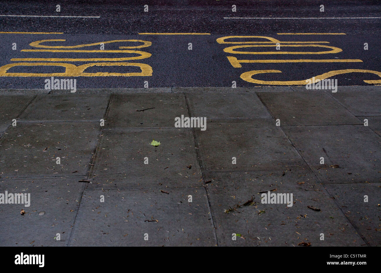Empty pavement bus stop london hi-res stock photography and images - Alamy