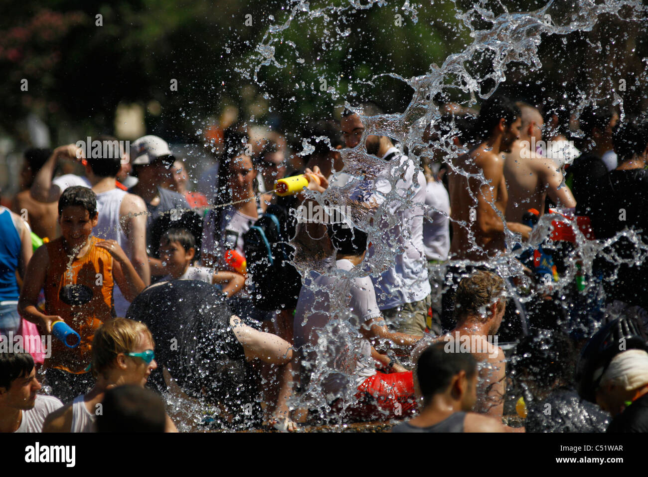 Water fight hi-res stock photography and images - Alamy