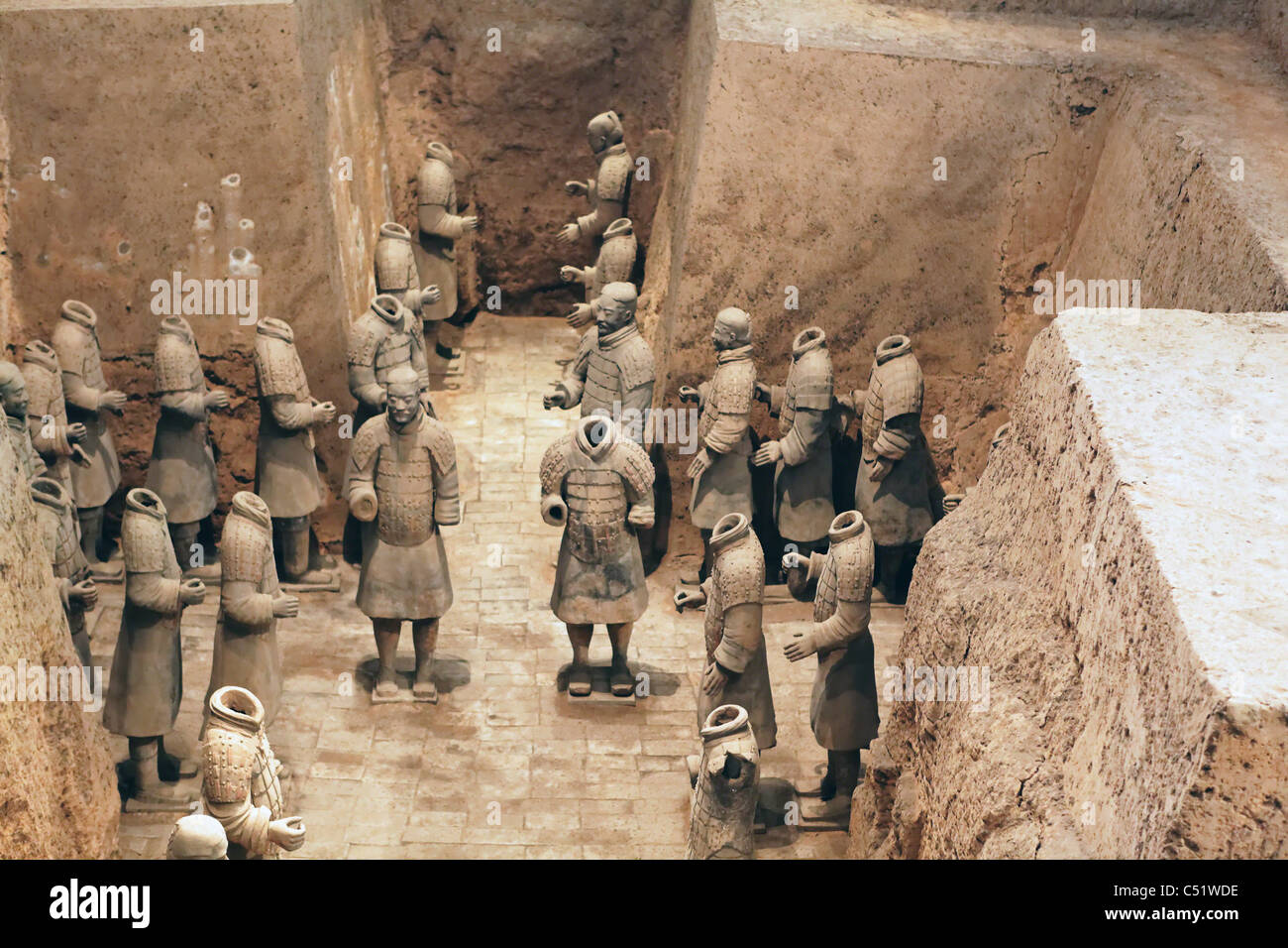 Headless soldiers hi-res stock photography and images - Alamy