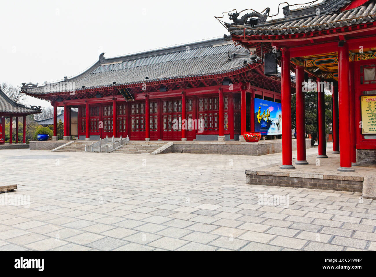 Huaqing palace complex hi-res stock photography and images - Alamy