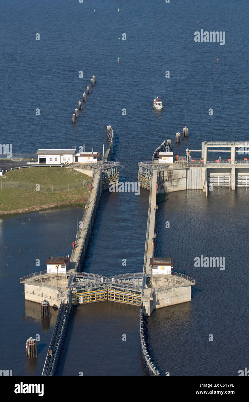 Port Mayaca Lock between Lake Okeechobee and the Saint Lucie Canal ...
