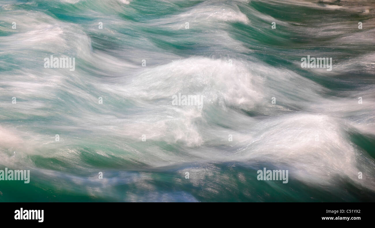 Slow water flow hi-res stock photography and images - Alamy