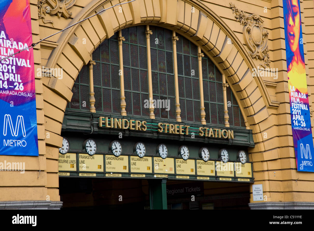 The Concourse and main entrance to Flinders Street Station Melbourne ...