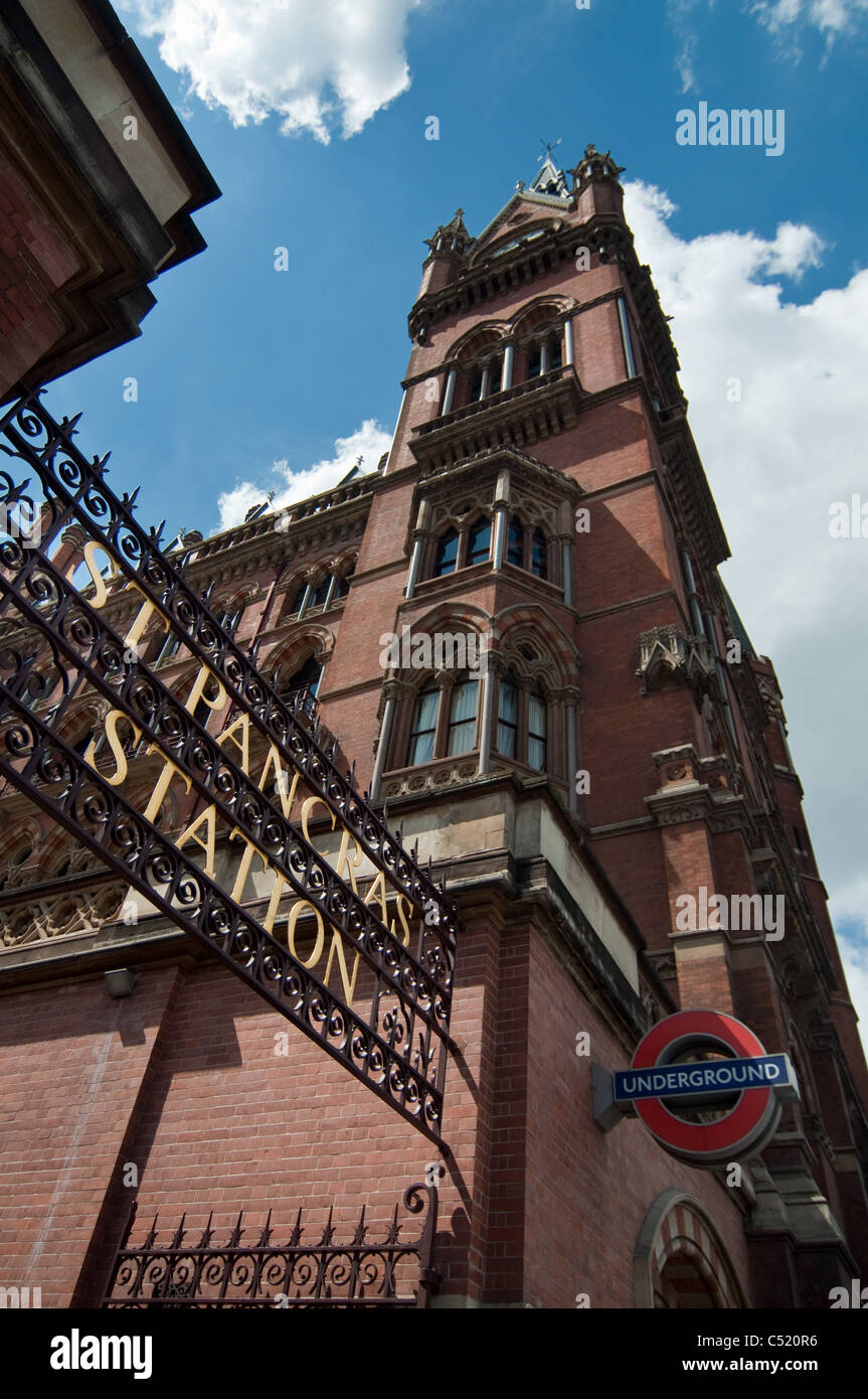 Victorian london underground hi-res stock photography and images - Alamy