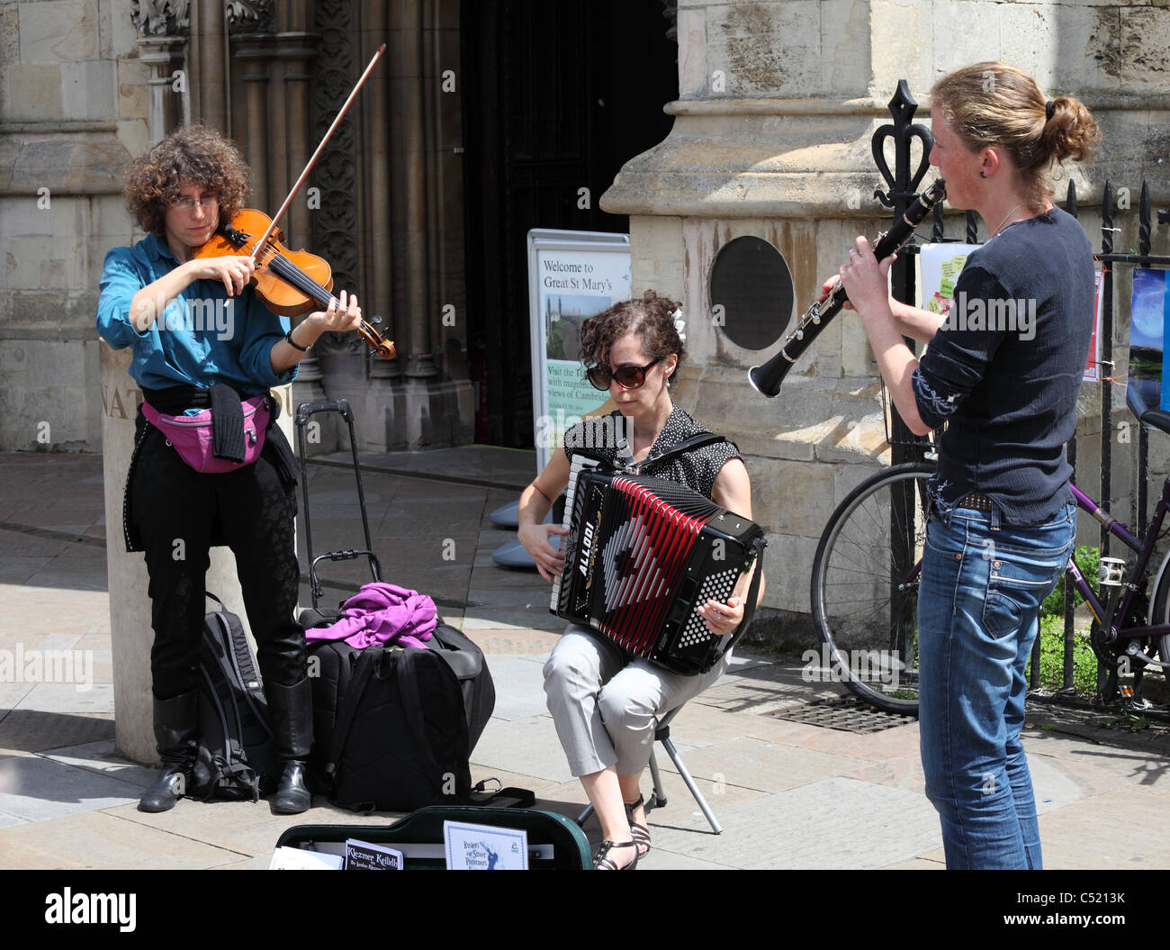 Cambridge busking hi-res stock photography and images - Alamy