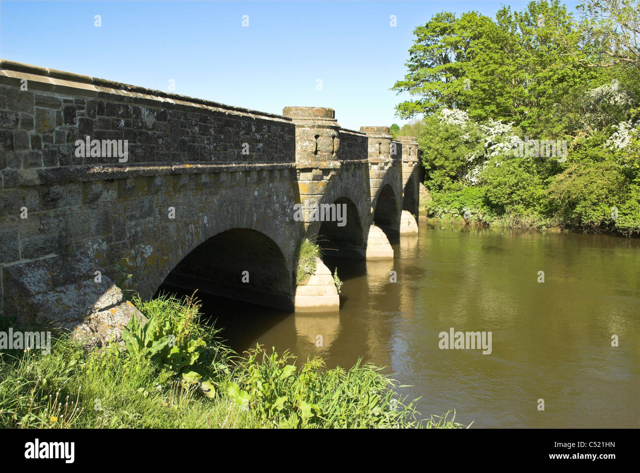The River Arun and Houghton Bridge near the village of Amberley in the ...