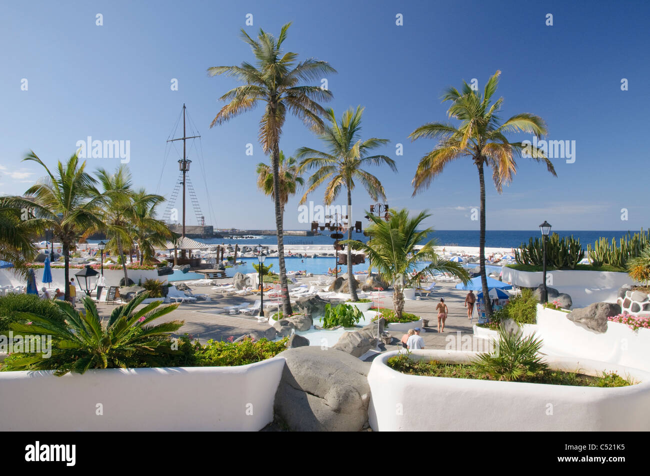 Lago de Martiánez, seawater swimming pool, Puerto de la Cruz, Tenerife ...