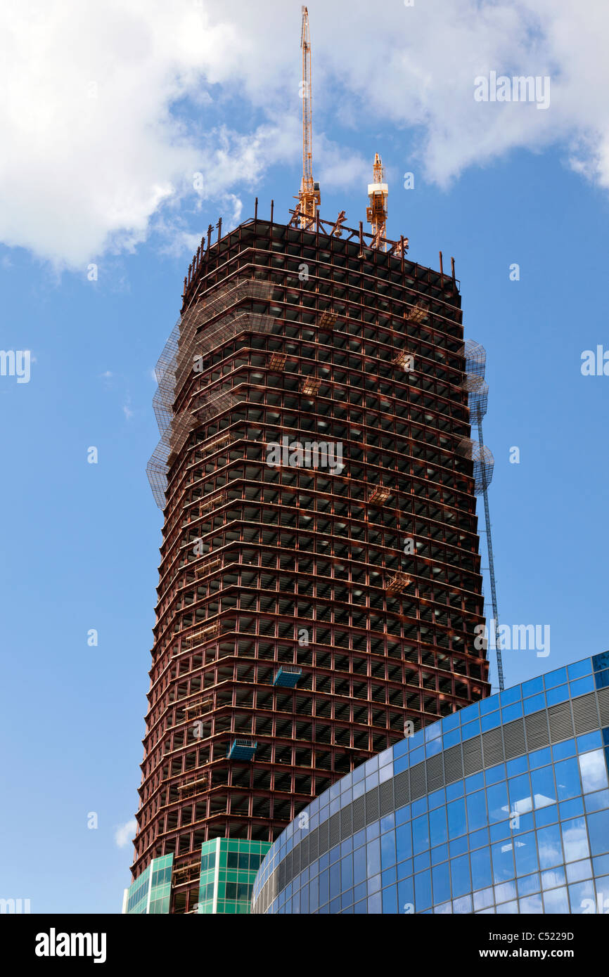 Building a skyscraper hi-res stock photography and images - Alamy