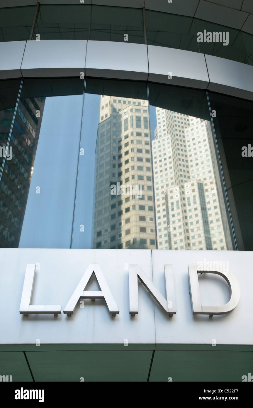 Land lettering on a skyscraper hi-res stock photography and images - Alamy