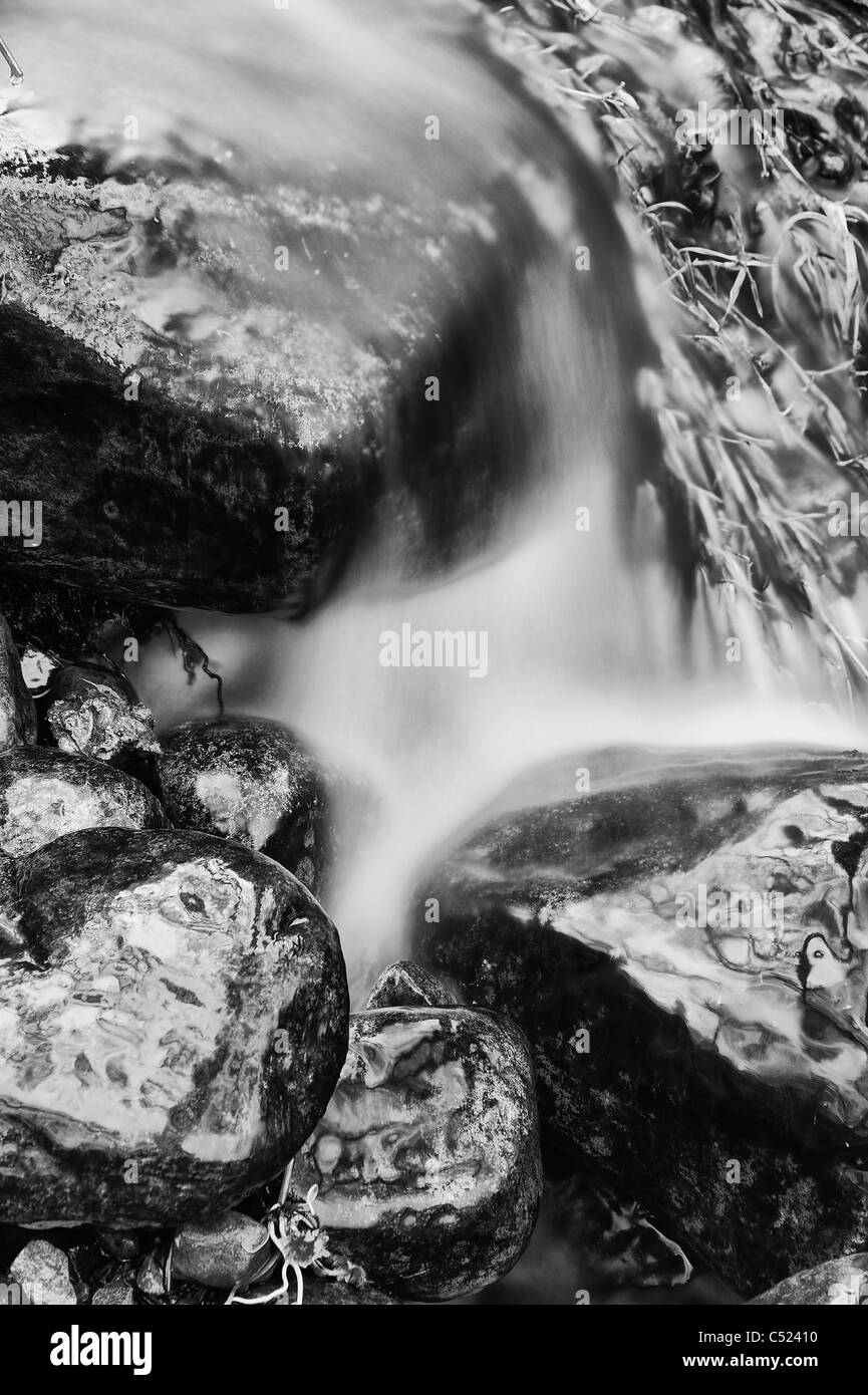 Black moving water hi-res stock photography and images - Alamy