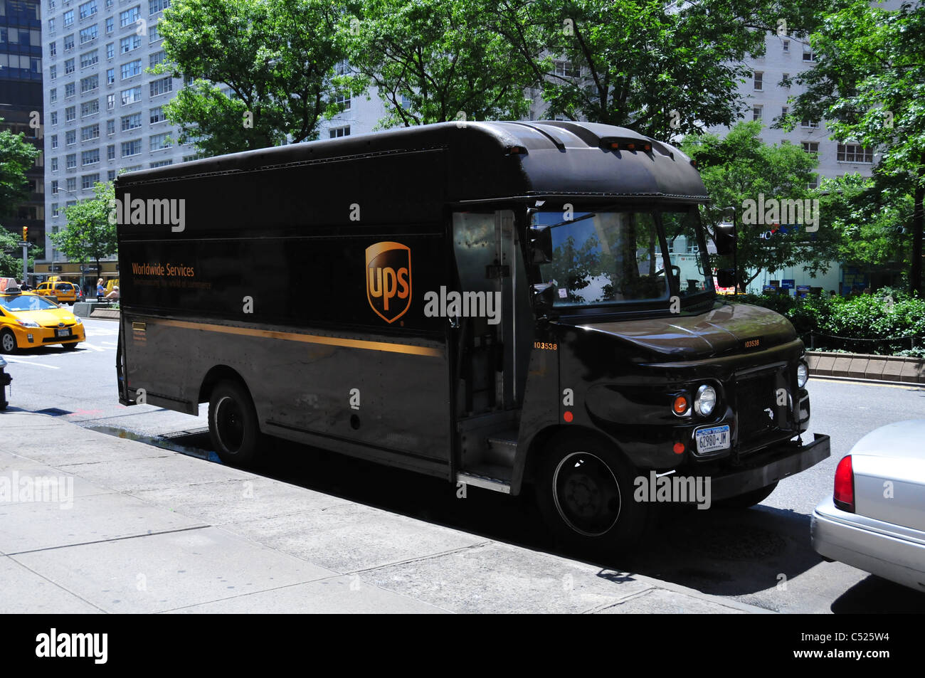 UPS van New York Stock Photo - Alamy