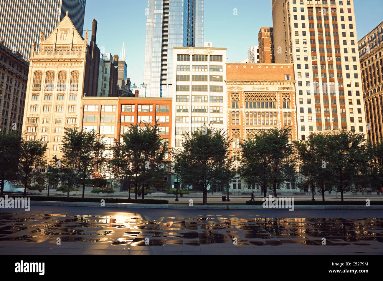 Buildings in downtown chicago illinois hi-res stock photography and ...